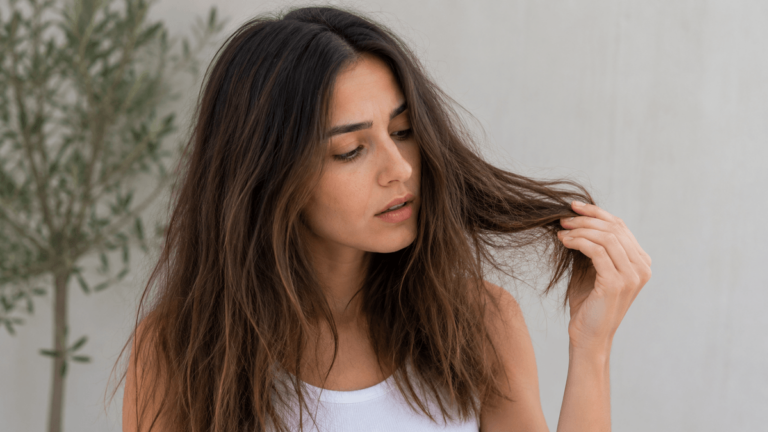 Les 5 erreurs au lavage des cheveux qui font perder l’éclat, même avec ...